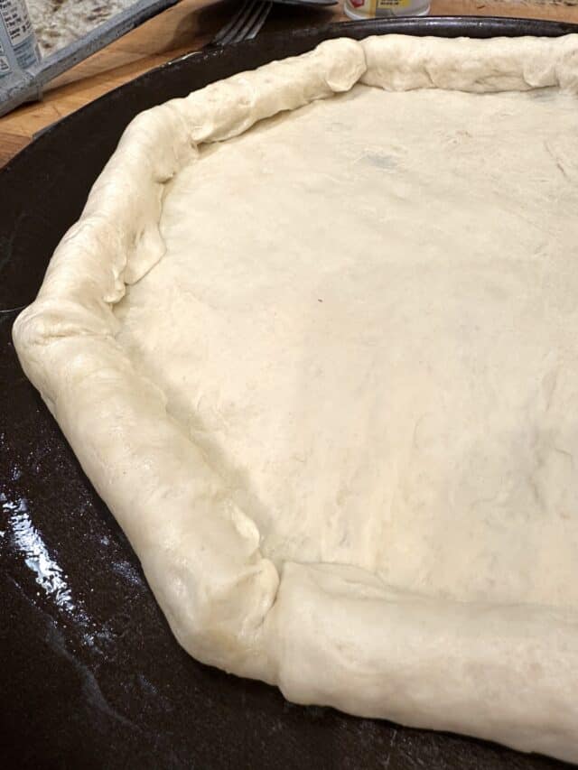 Homemade Stuffed Crust Pizza - Crinkled Cookbook